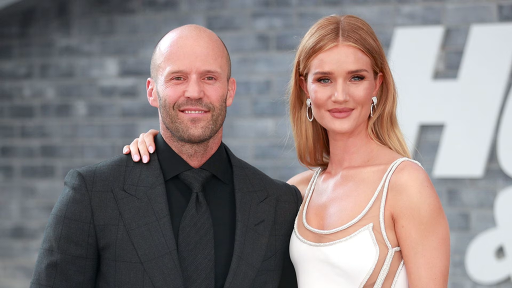 Bébé en robe rose : Rosie Huntington-Whiteley a touché le réseau avec ...